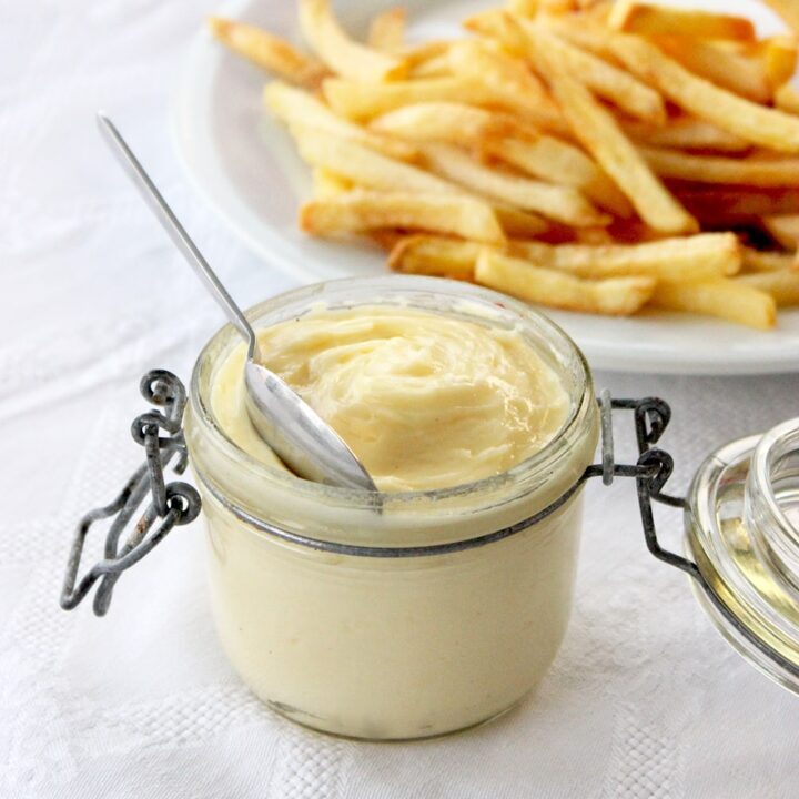 How to Make Easy Homemade Mayonnaise - The Petite Cook™