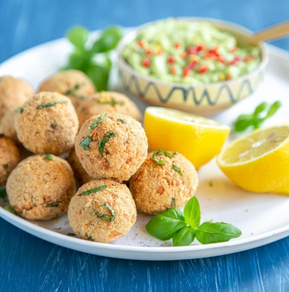 Baked Salmon Meatballs - The Petite Cook™