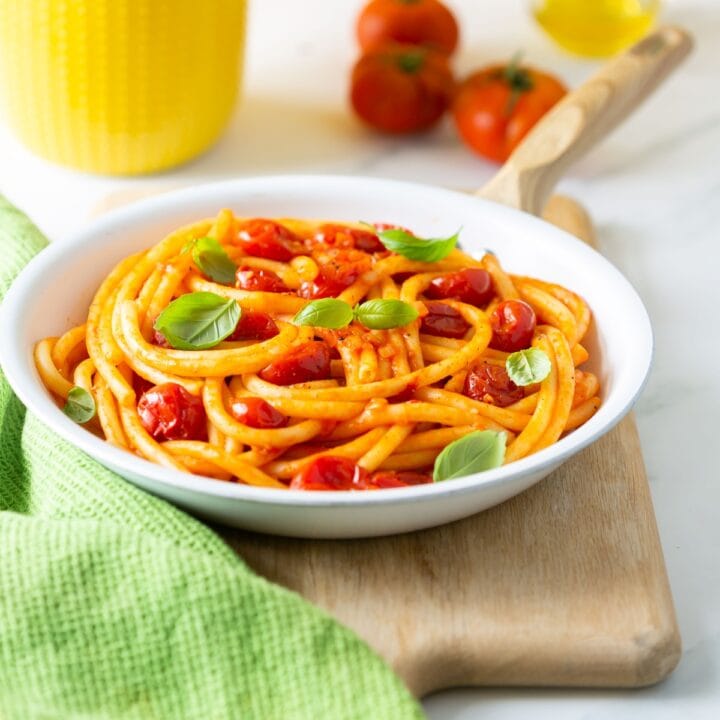 Bucatini Pomodoro - The Petite Cook™