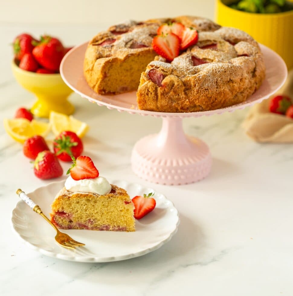 Italian Strawberry Cake - The Petite Cook™